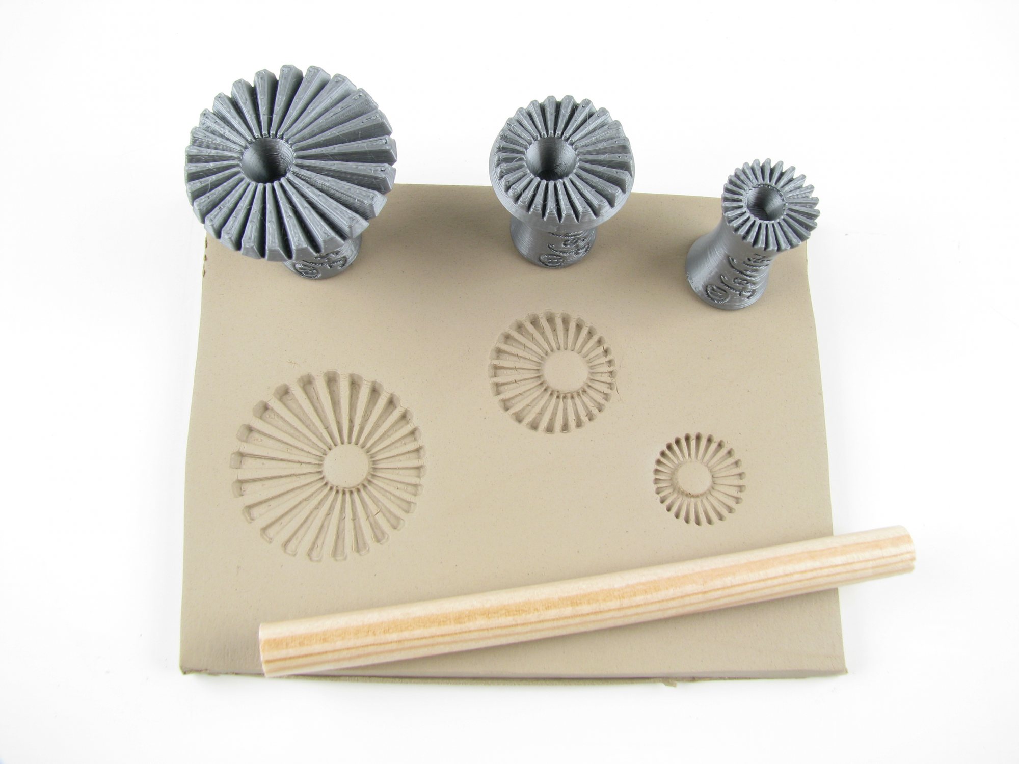 Daisy Stamps Set Of 3 - Bath Potters Supplies